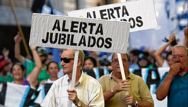 El poder adquisitivo de la jubilación mínima es más bajo que tras la crisis de 2001 - La Letra Chica